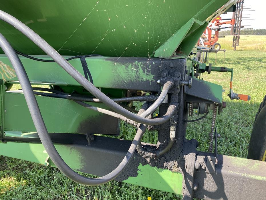 Morris CP-731 Air Drill w/ John Deere 777 Cart